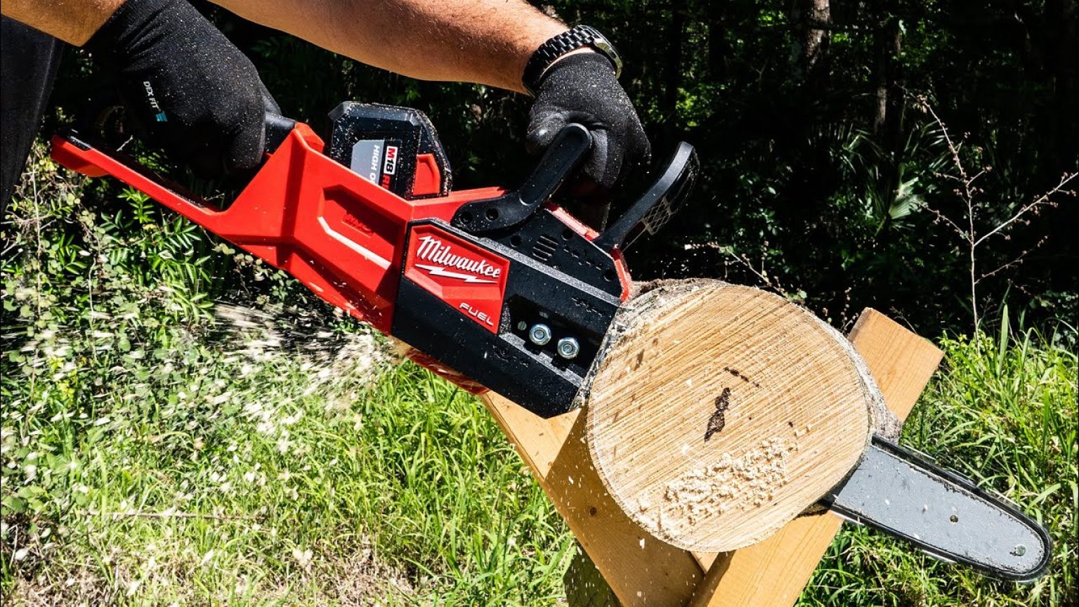 Milwaukee 2727 M18 FUEL 16" Chainsaw Review - ToolTips HQ | Your Ultimate Resource for Tips ...